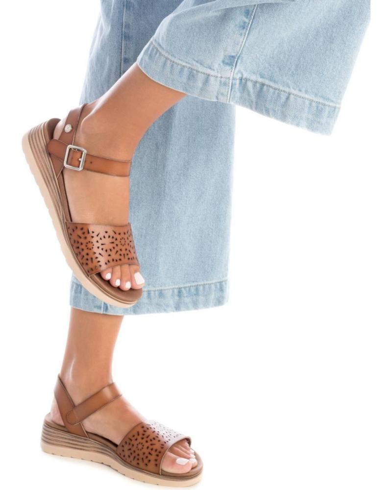 Sandalias De Mujer XTI SANDALIA TROQUELADA MARRóN